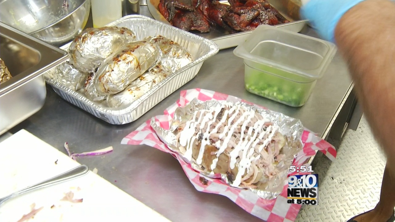 Inside The Kitchen At Rustic Hog Barbeque in Lake City – 9&10 News