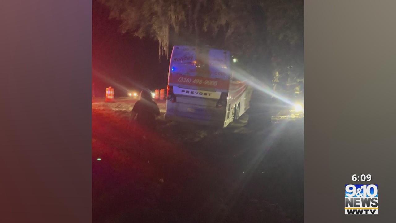 CMU Softball Reflects on Nearly Disastrous Bus Accident – 9&10 News