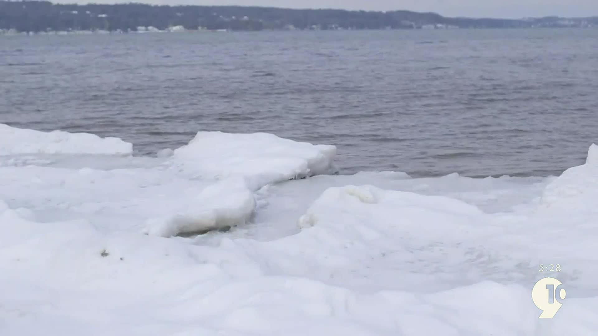 Sights and Sounds: Icy Banks of Grand Traverse Bay – 9&10 News