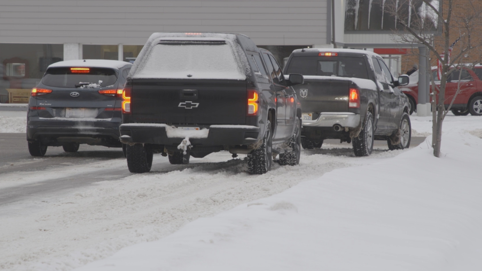 Drivers Navigate Snow in Traverse City – 9&10 News