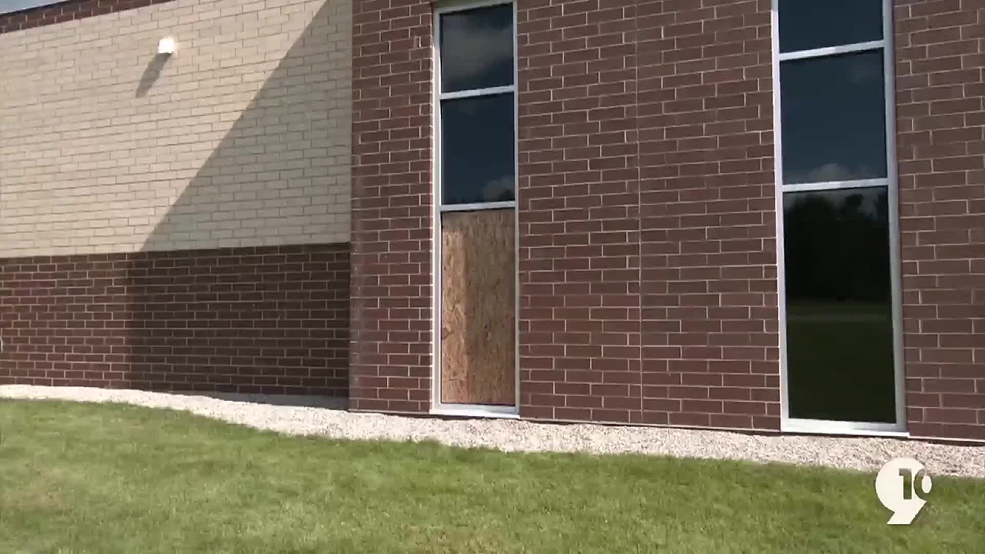 Man arrested after windows smashed at sheriff’s office – 9&10 News