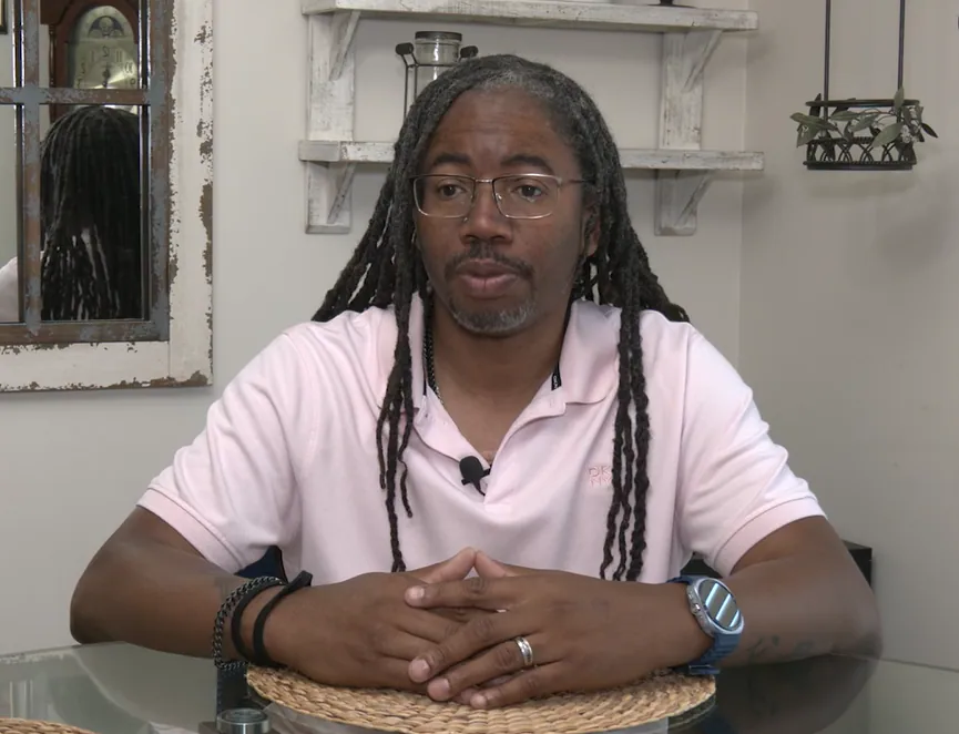 Marine veteran Derrick Perry recounts helping disarm attacker in Grand ...