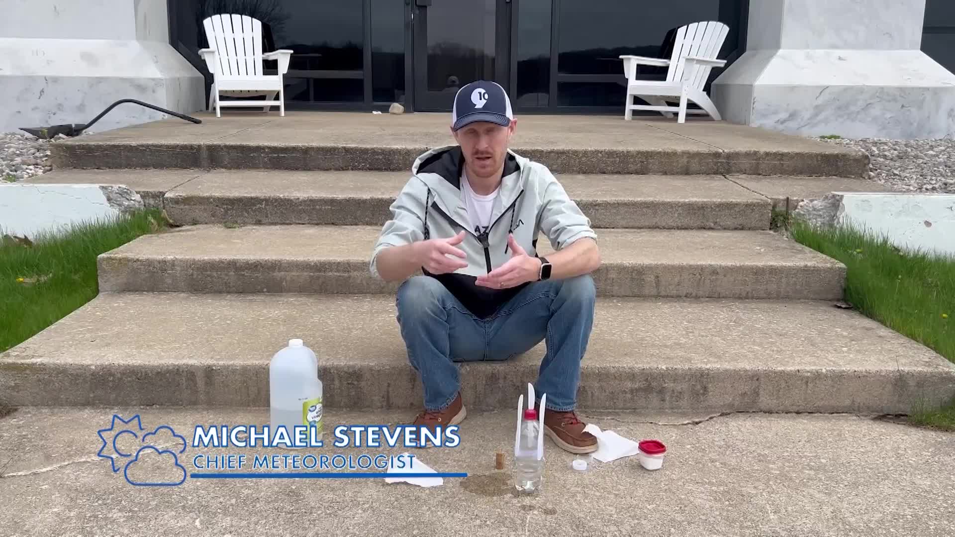 Baking Soda Rockets, Steam Fog – 9&10 News