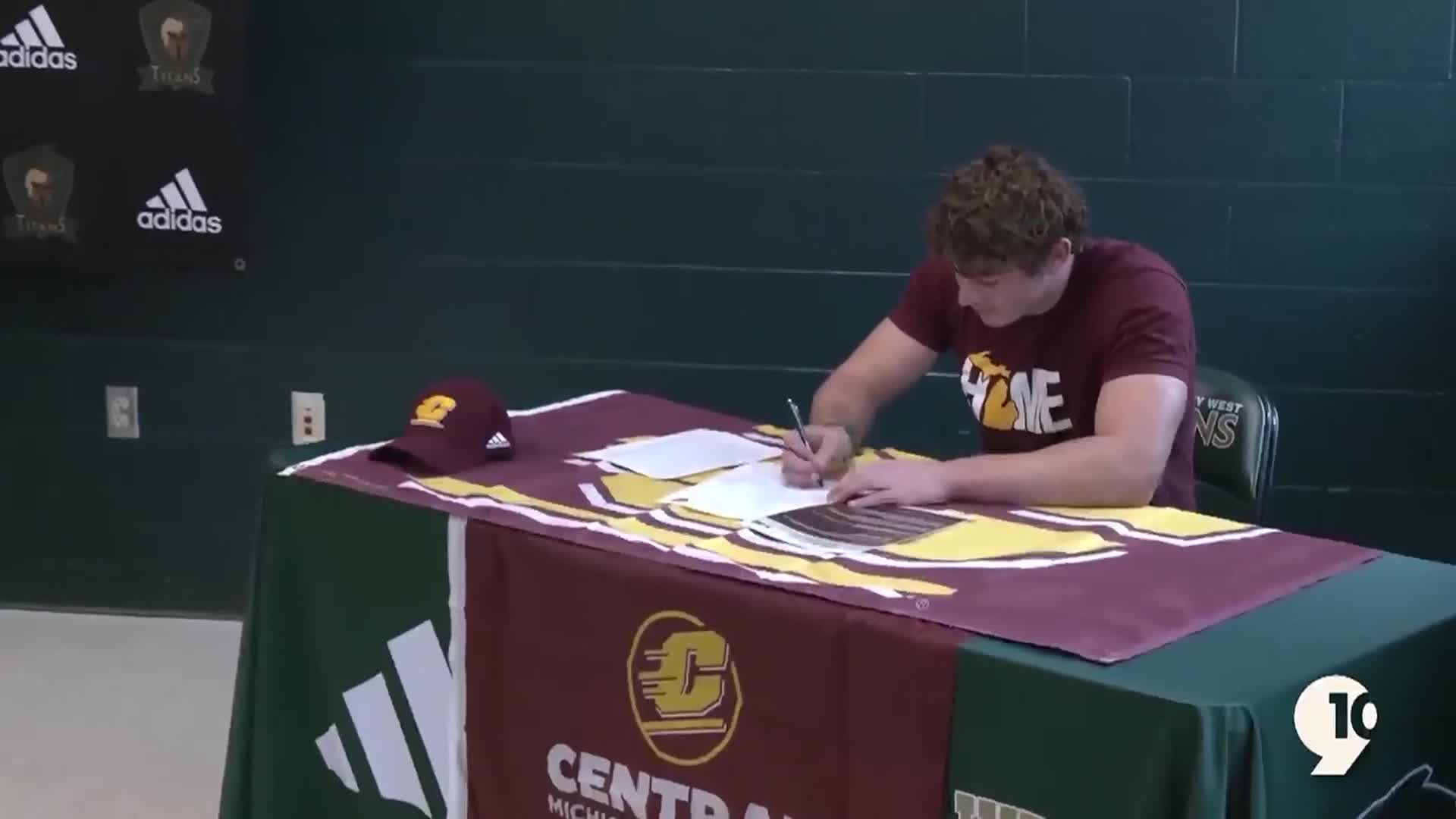 Drew Esper signs to CMU Football – 910News.com