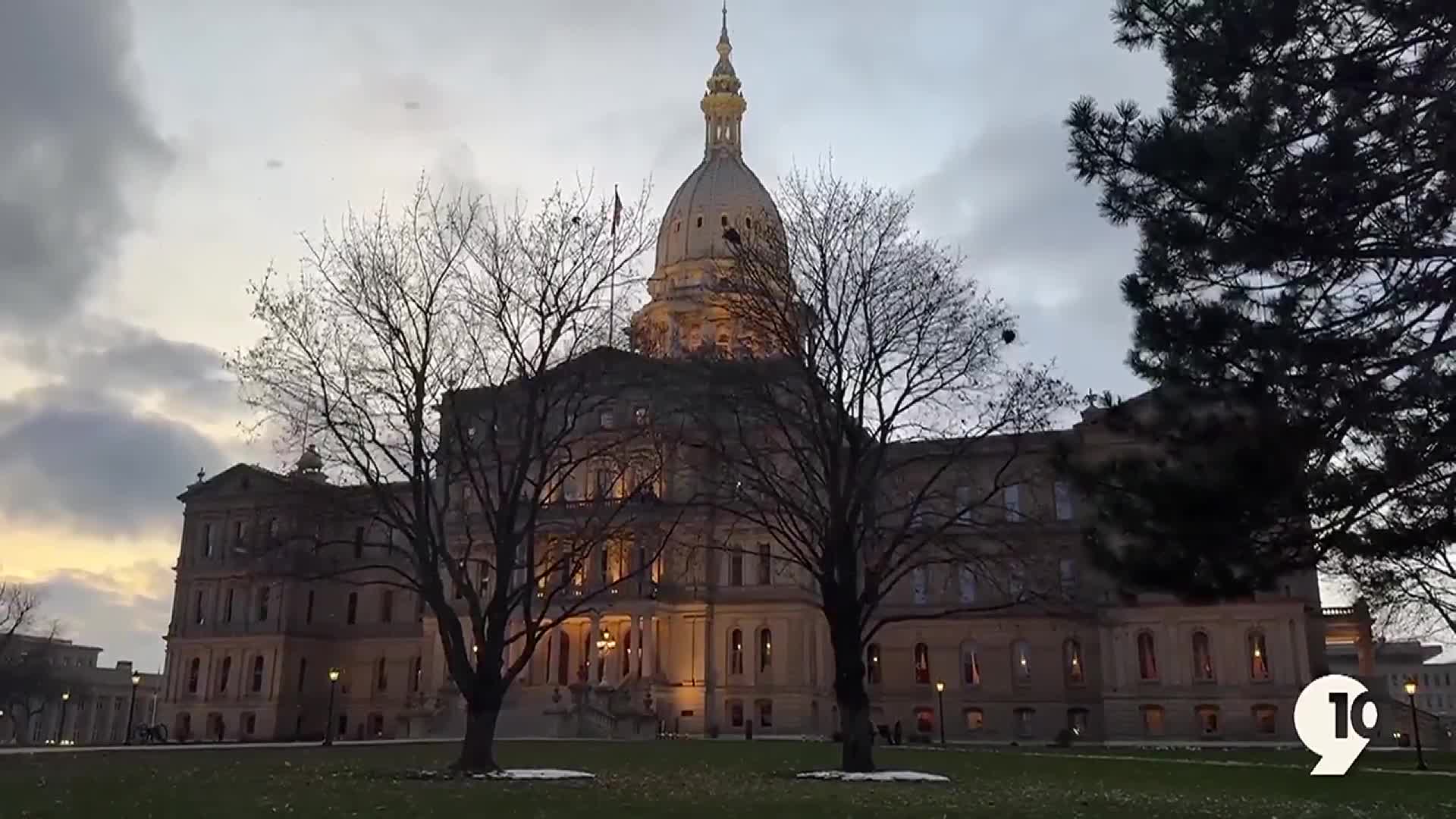 Bill would allow lawmakers to accept tickets to charity events without disclosure – 9&10 News