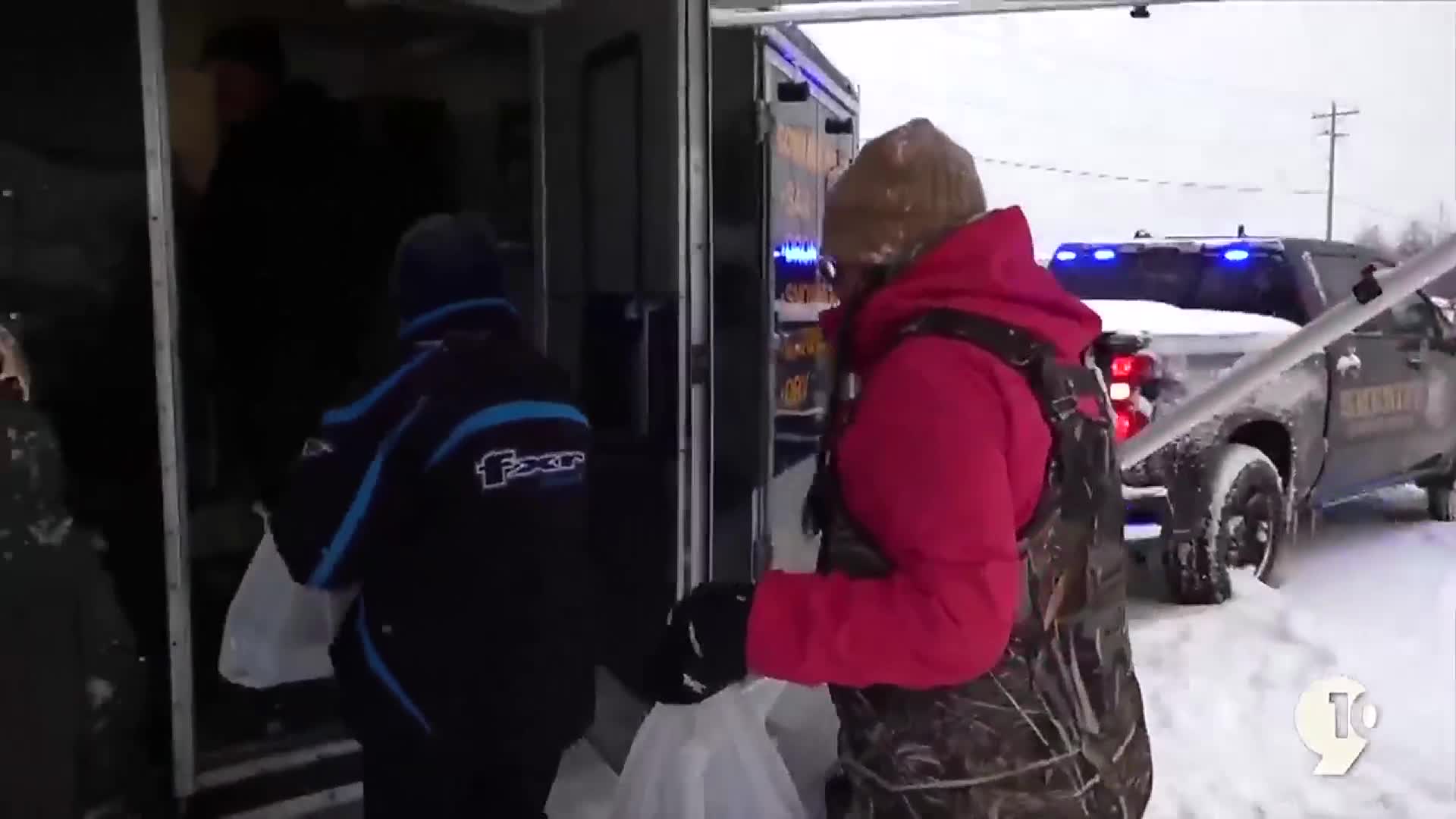 Volunteers brave the snow for the Chippewa Co. Sheriff’s Office food ...